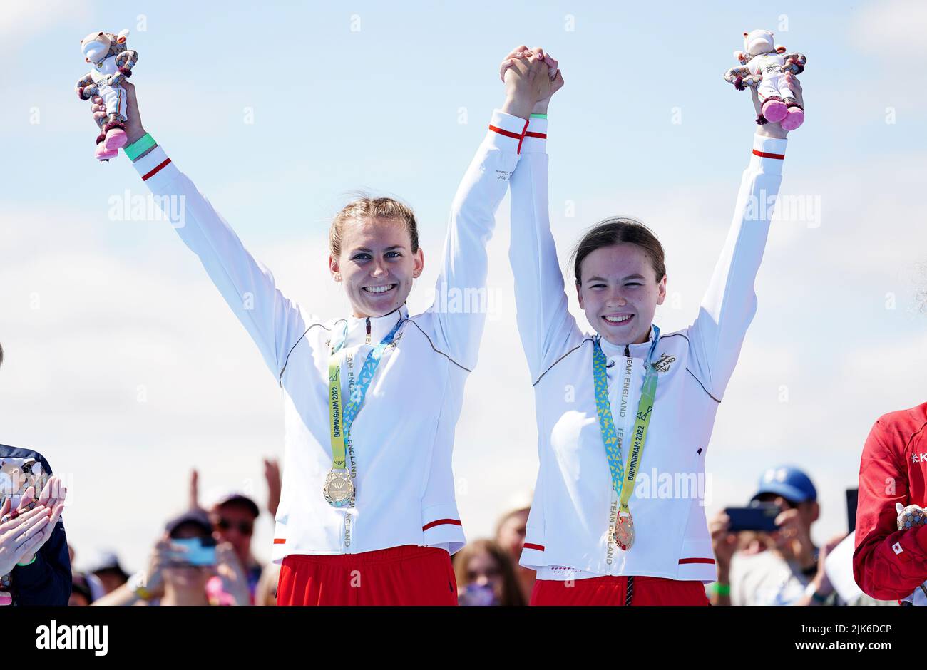 England's Katie Crowhurst (right) and her guide Jessica Fullagar ...