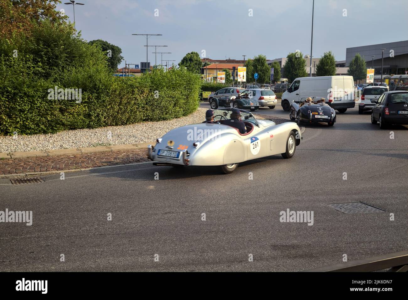 Classic cars roundabout hi-res stock photography and images - Alamy
