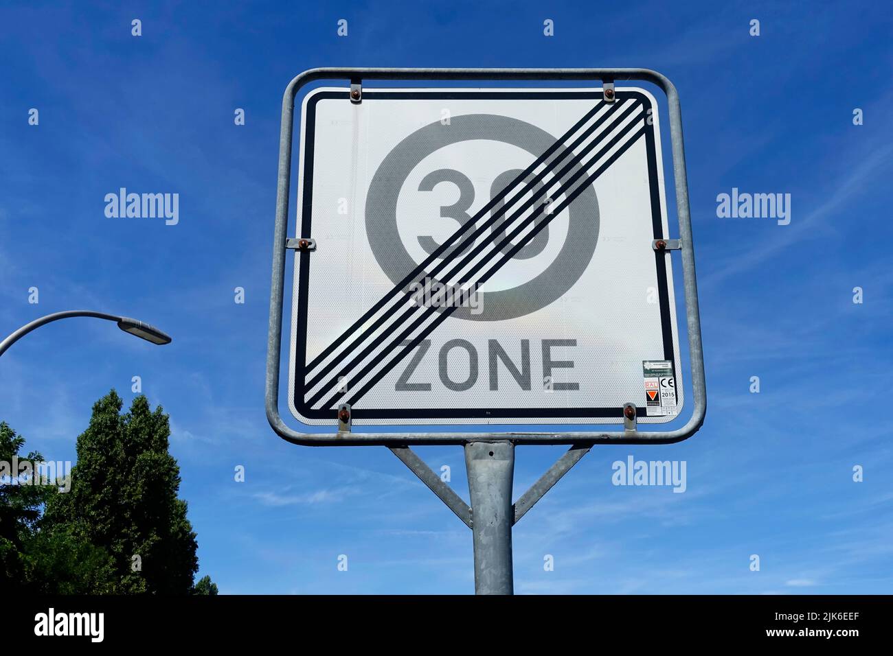 Old round speed limit sign hi-res stock photography and images - Alamy