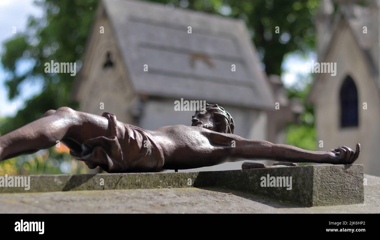 Statue of Jesus crucifix on a gravestone Stock Photo - Alamy