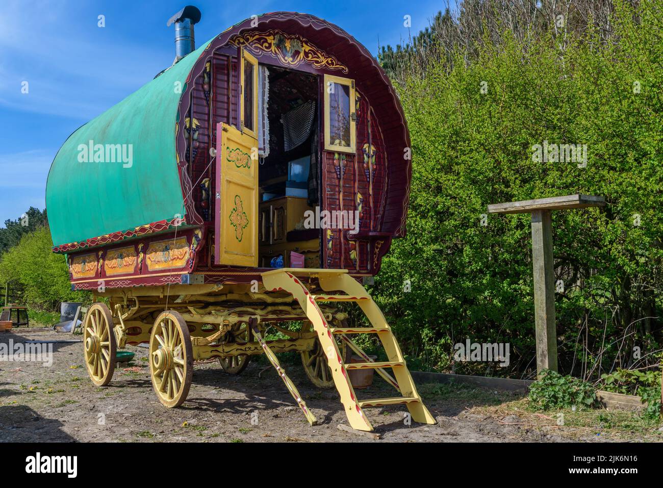 Gypsy caravan hi-res stock photography and images - Alamy