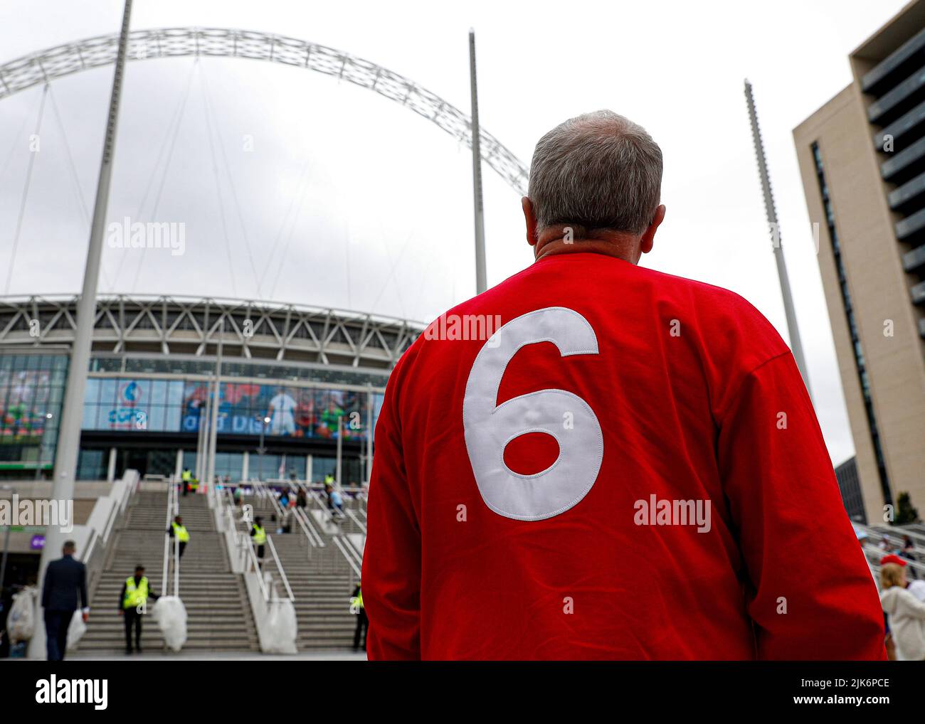 Bobby moore england germany] hi-res stock photography and images - Alamy