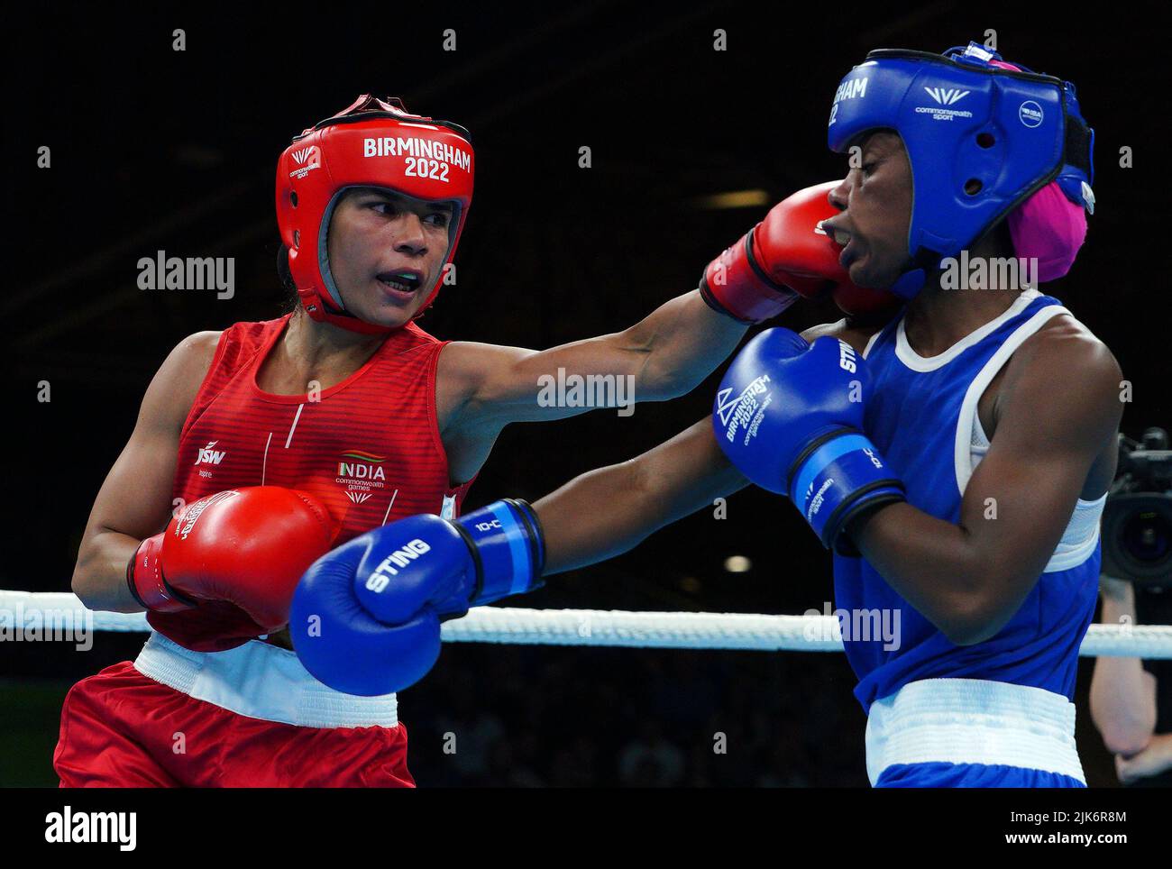 Helena Ismael Bagao (blue) from Mozambique and Zareen Nikhat from India ...