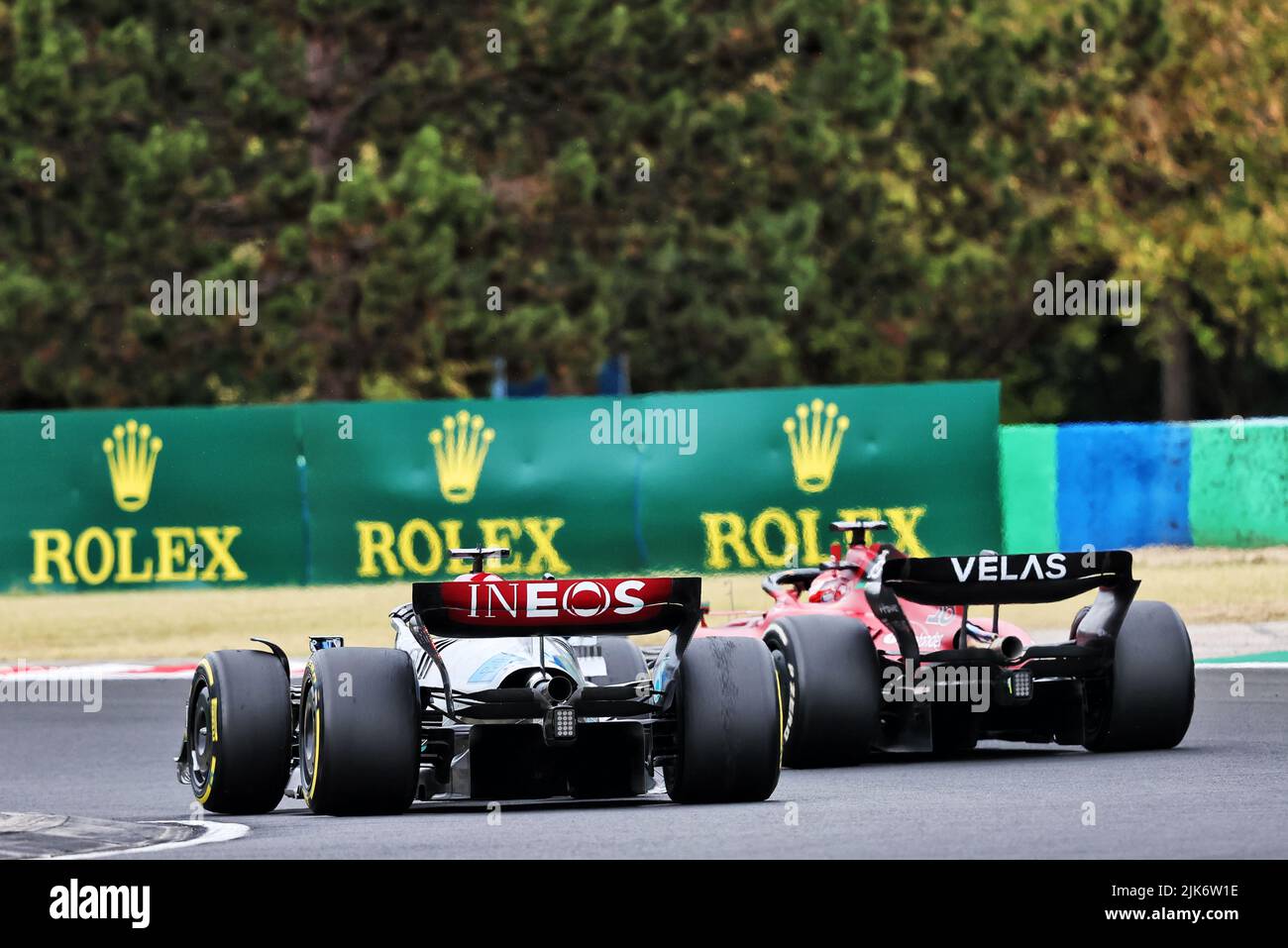 George Russell (GBR) Mercedes AMG F1 W13 and Charles Leclerc (MON ...