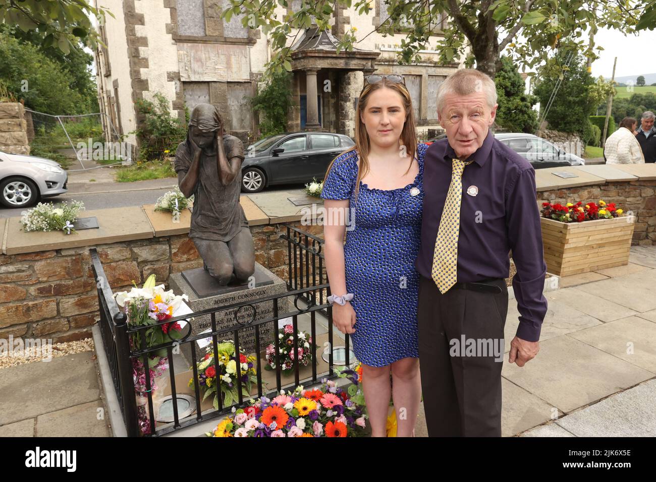 Mark Eakin, the brother of victim Kathryn Eakin with, with his daughter ...
