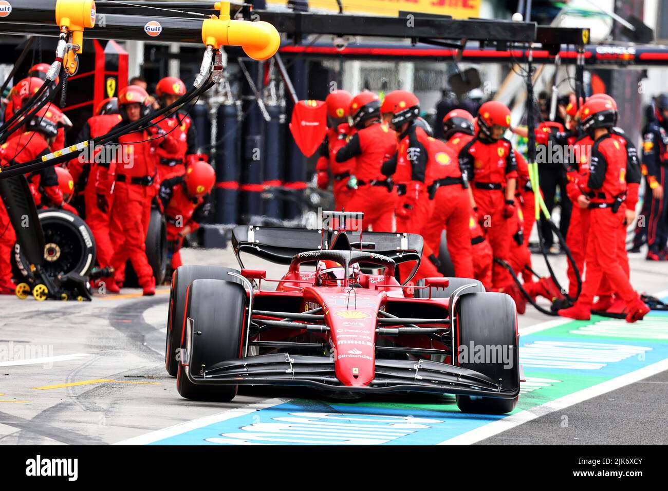 2022 formula one pit stop ferrari hi-res stock photography and images ...