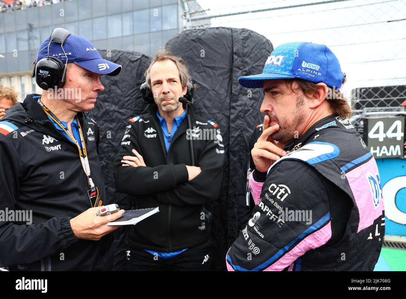 Fernando Alonso (ESP) Alpine F1 Team with Alan Permane (GBR) Alpine F1 ...