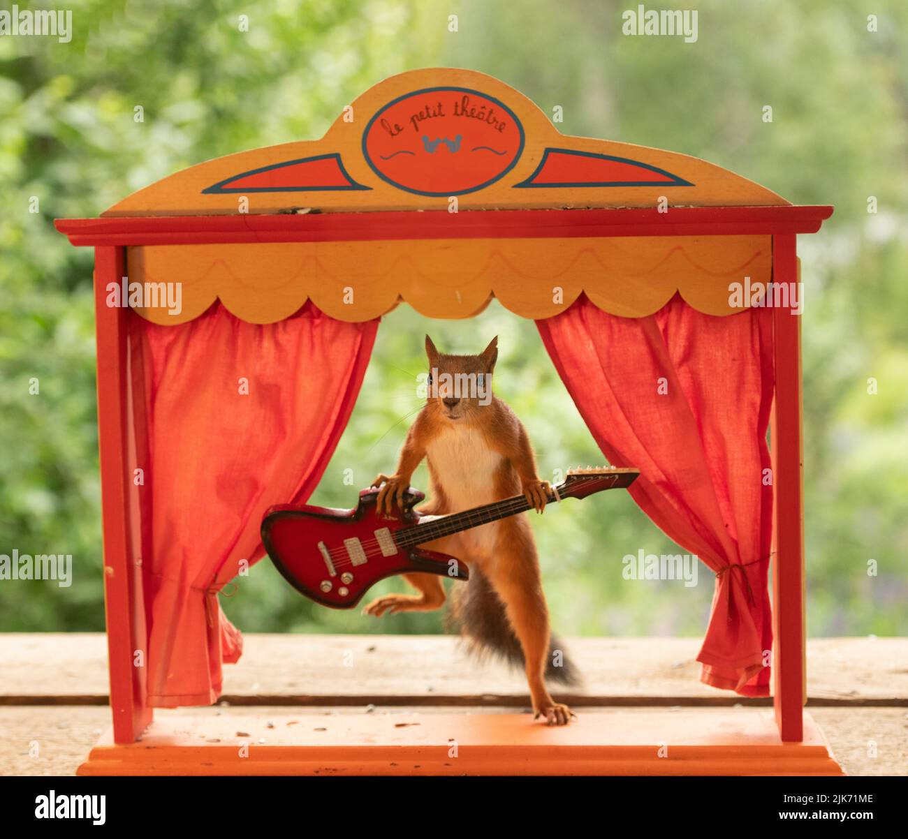 Solo dance humour hi-res stock photography and images - Alamy