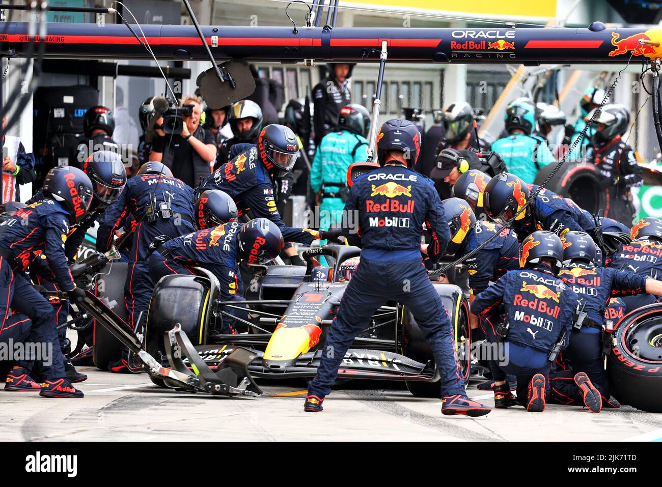 Formula 1 2022 verstappen pit stop hi-res stock photography and images ...