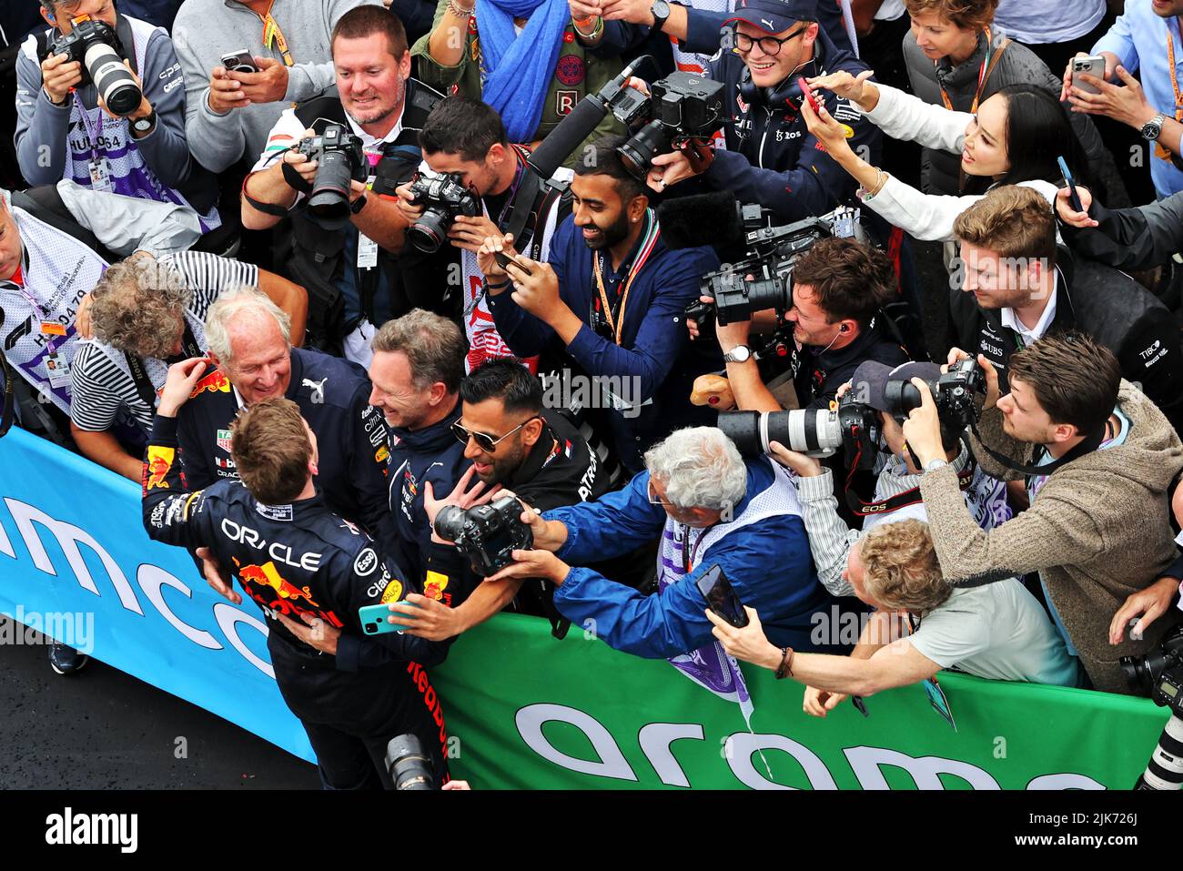 Race winner Max Verstappen (NLD) Red Bull Racing celebrates with Dr ...