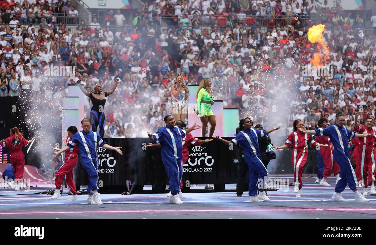 Pre match entertainment wembley stadium hi-res stock photography and ...