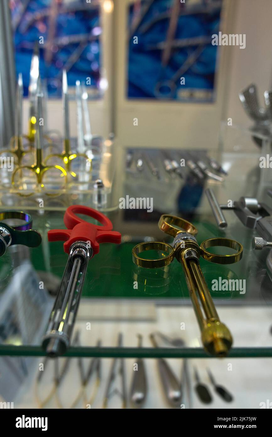 Health services surgeon hi-res stock photography and images - Alamy