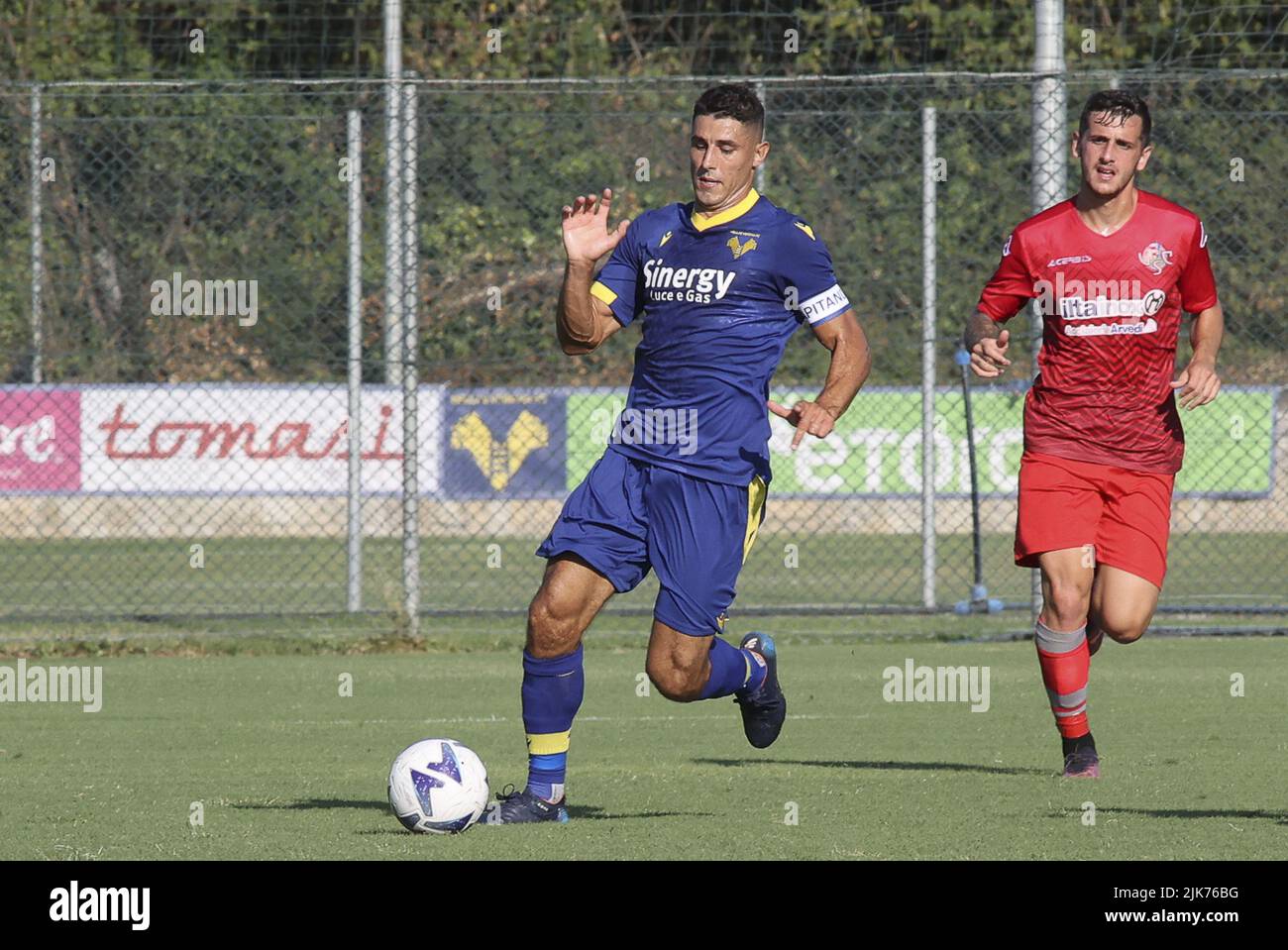 Marco Davide Faraoni of Hellas Verona FC play the ball during Hellas ...