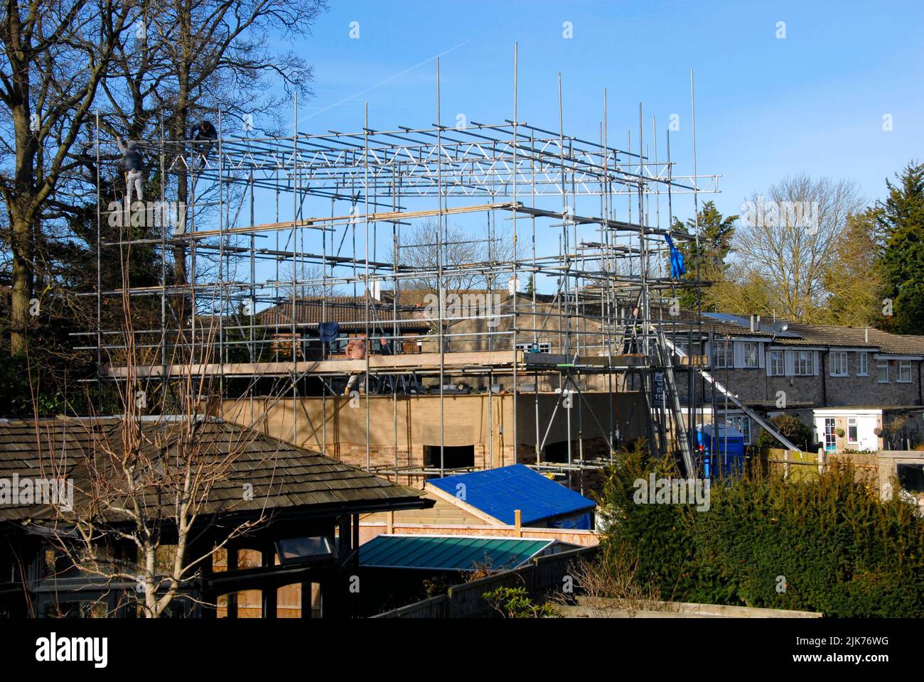 Scaffolding house hi-res stock photography and images - Alamy