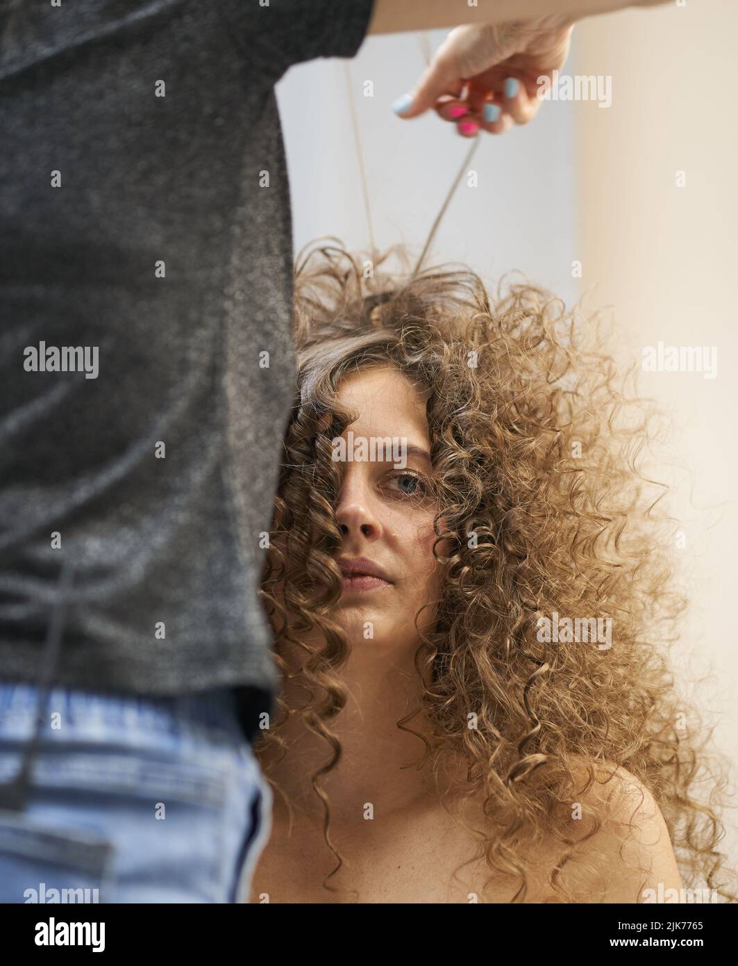 Strand pulling hi-res stock photography and images - Alamy