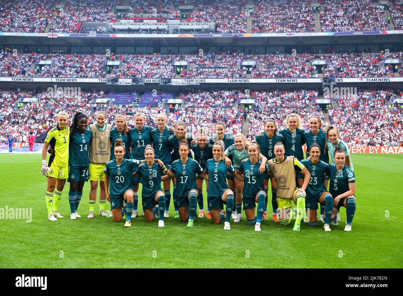 England team wembley final line up hi-res stock photography and images ...