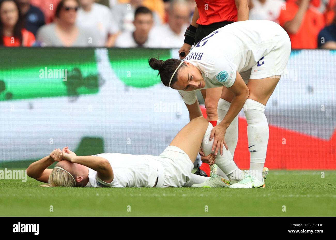 Euro 2022 final wembley beth mead hi-res stock photography and images ...
