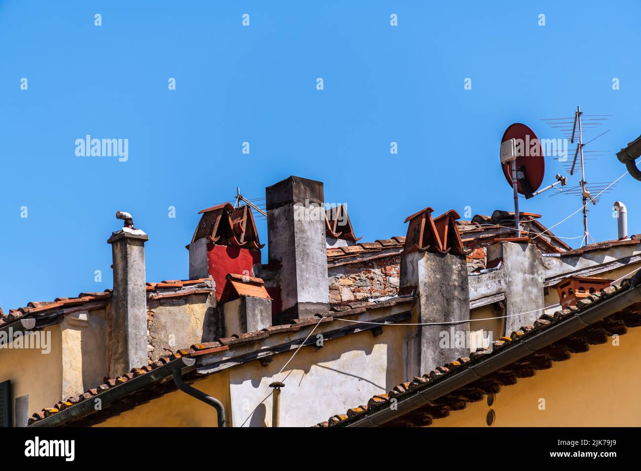 Chimney house tuscany italy hi-res stock photography and images - Alamy