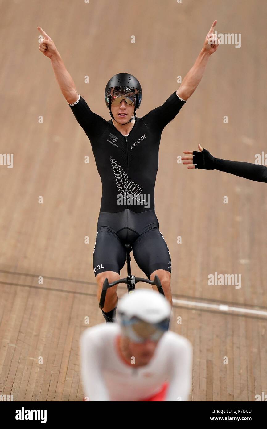 New Zealand’s Corbin Strong wins the Men’s 15km Scratch Race Final at ...