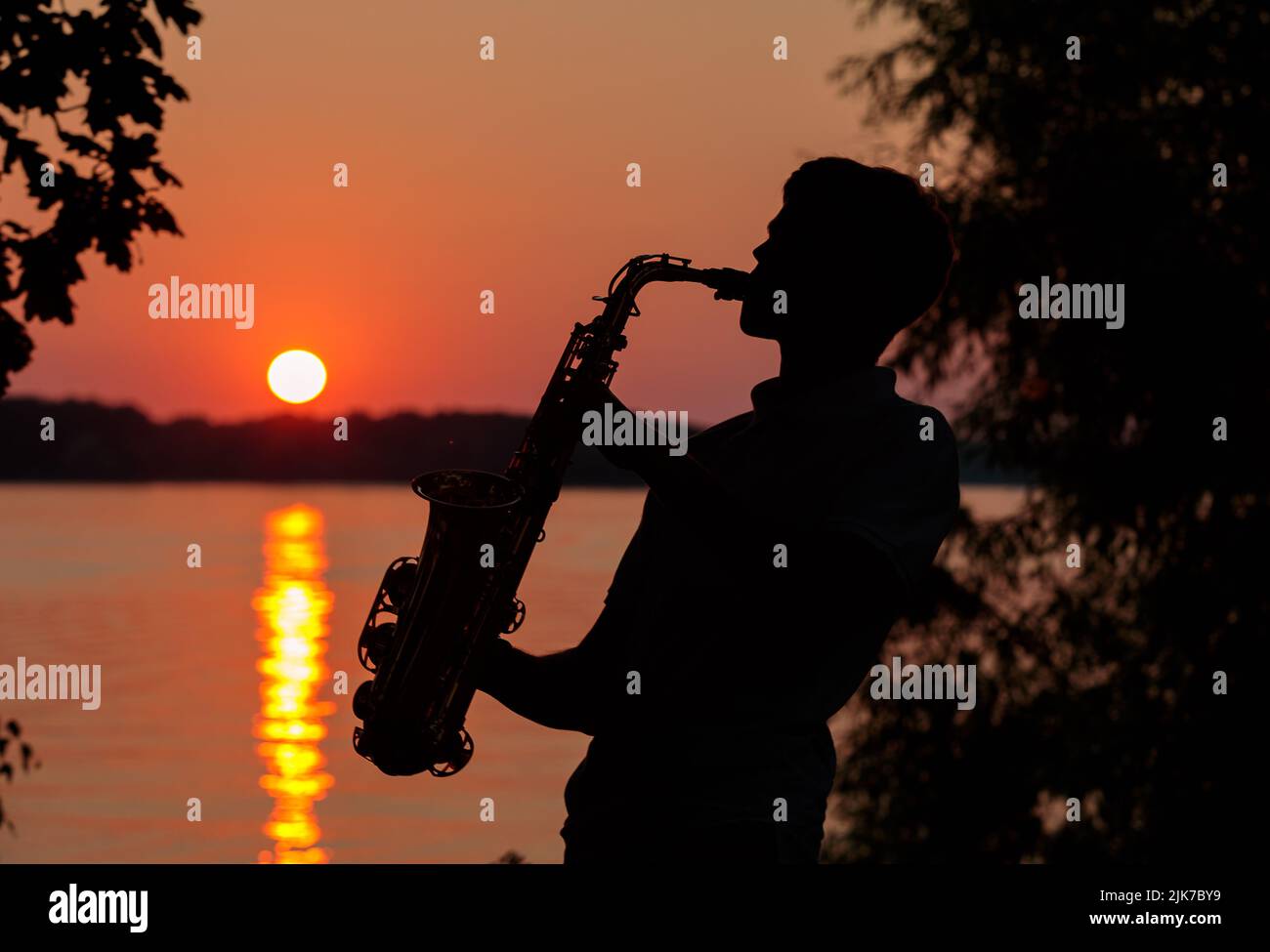 Silhouette shadow musical hi-res stock photography and images - Alamy
