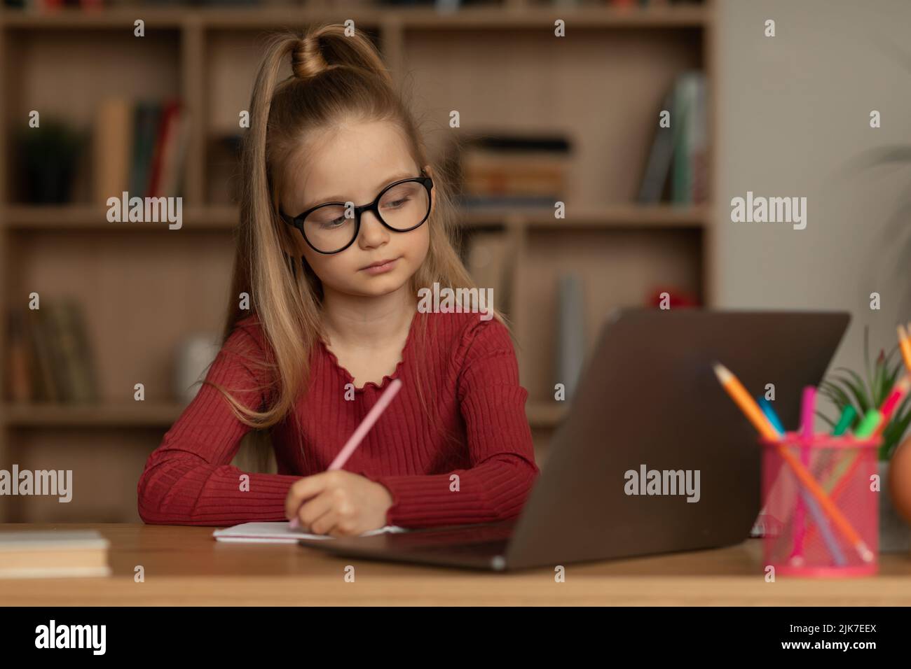 Doing notes hi-res stock photography and images - Alamy