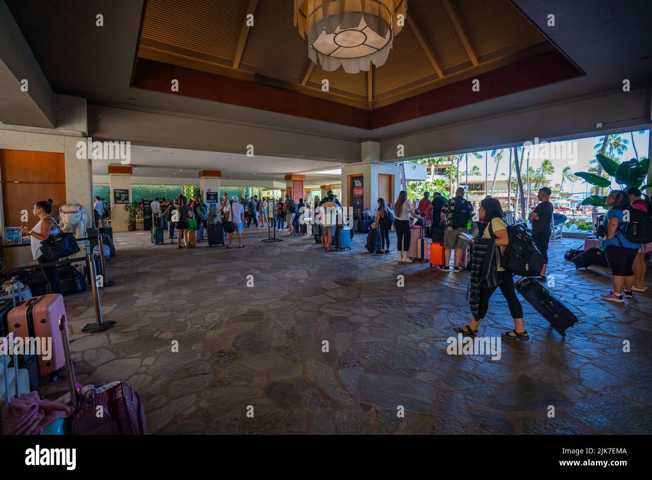 Crowds on waikiki beach hi-res stock photography and images - Alamy