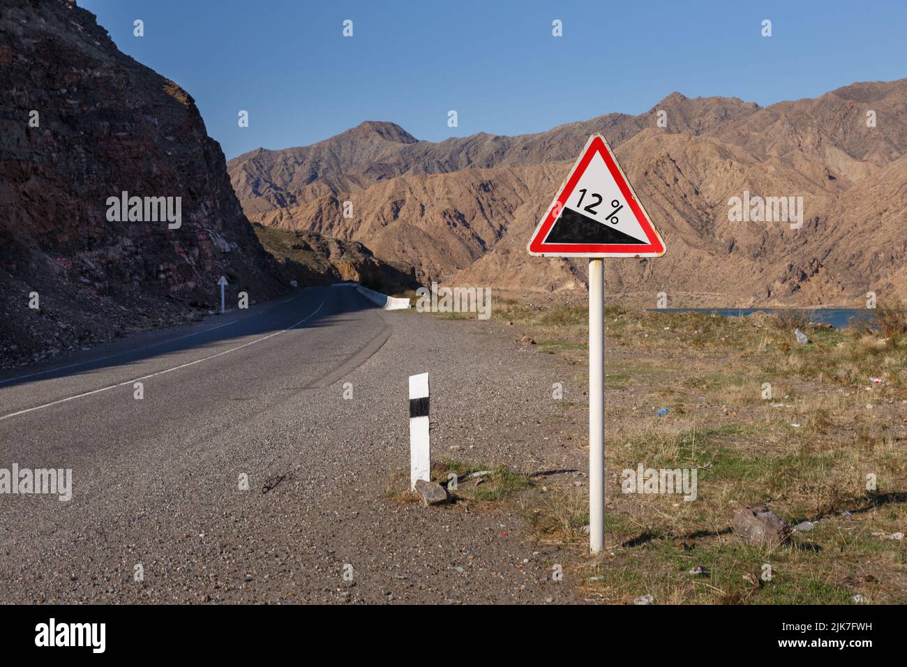 Grade ahead highway traffic sign hi-res stock photography and images ...