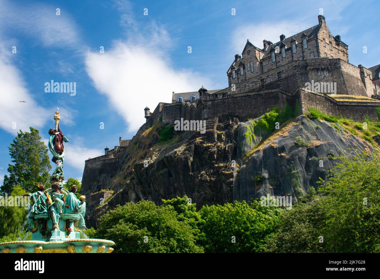 Edinburgh castle tour guide hi-res stock photography and images - Alamy