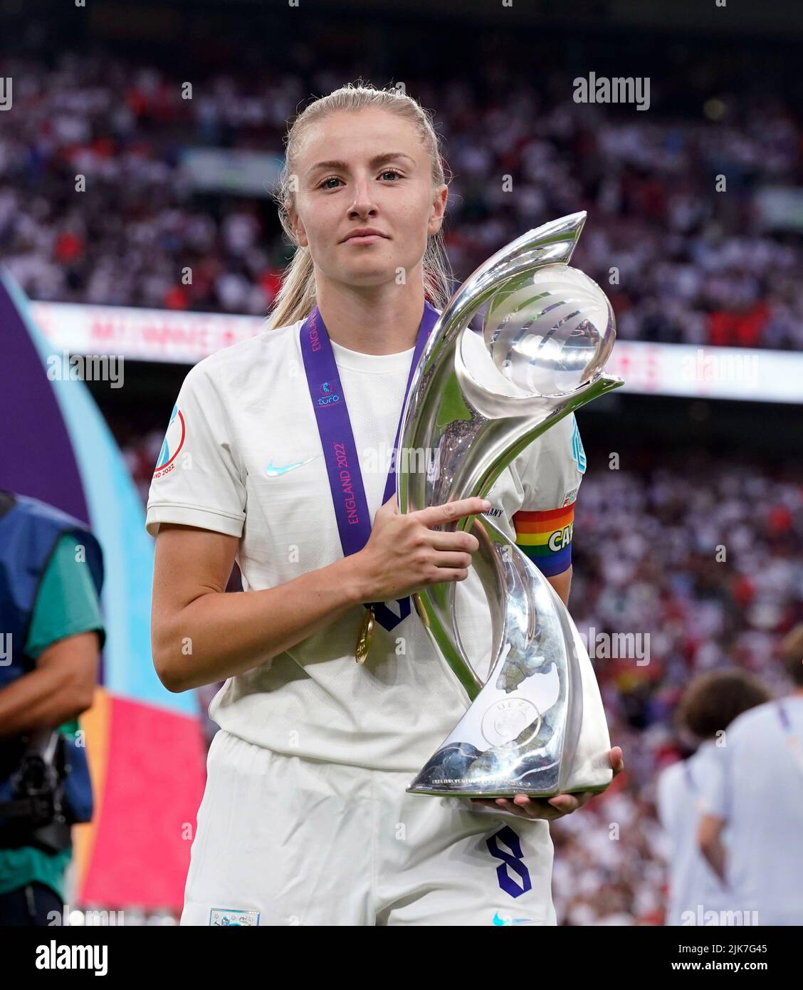 Englands Leah Williamson Lifts The Uefa Womens Euro 2022 Trophy