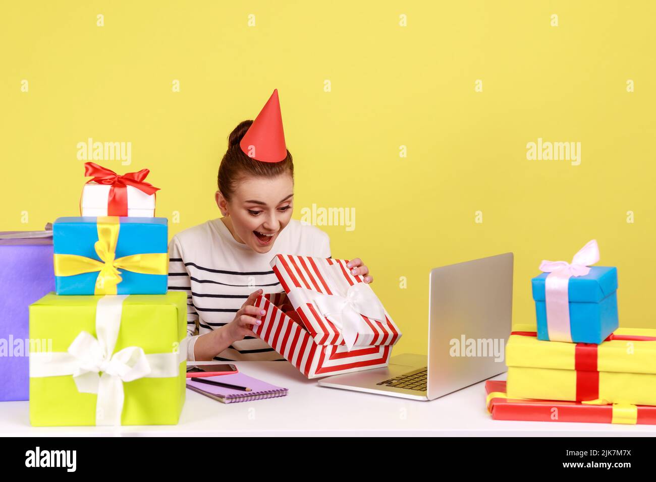Unwrapping present office hi-res stock photography and images - Alamy
