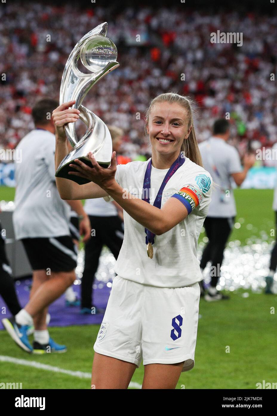 Leah williamson trophy hi-res stock photography and images - Alamy