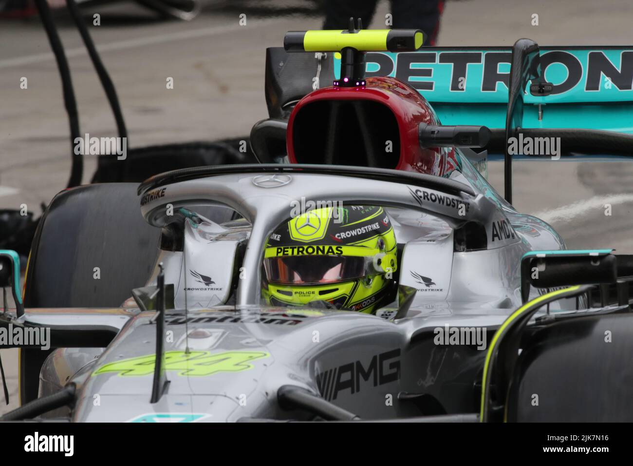 2022 formula one pit stop mercedes hi-res stock photography and images ...