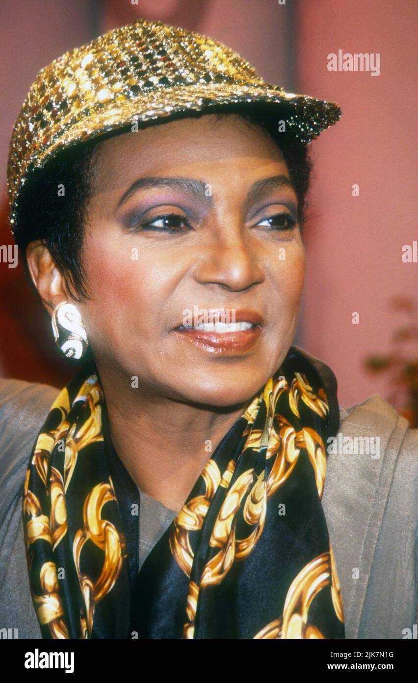 Nichelle nichols actress hi-res stock photography and images - Alamy