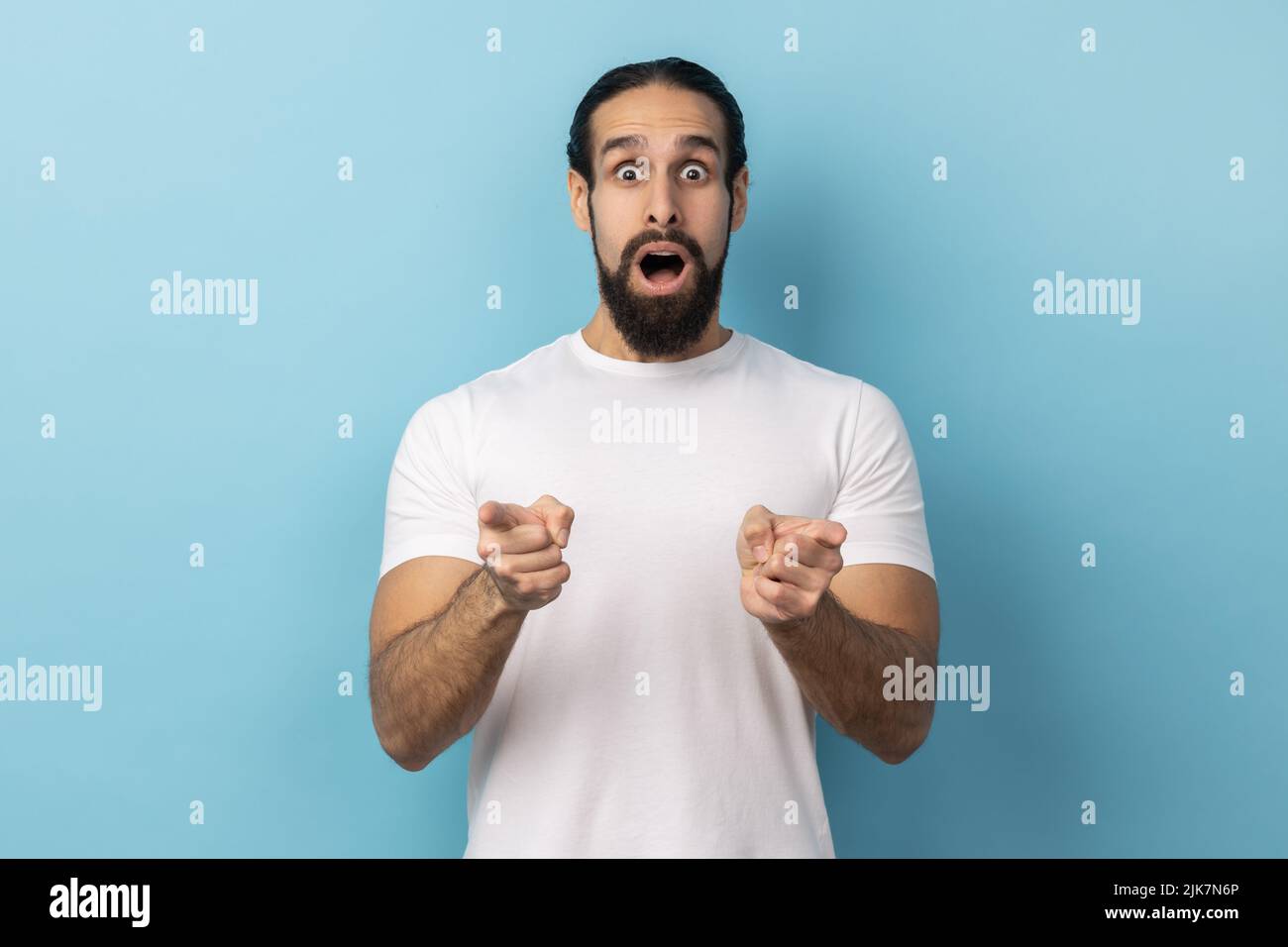 Man pointing finger directly camera hi-res stock photography and images ...