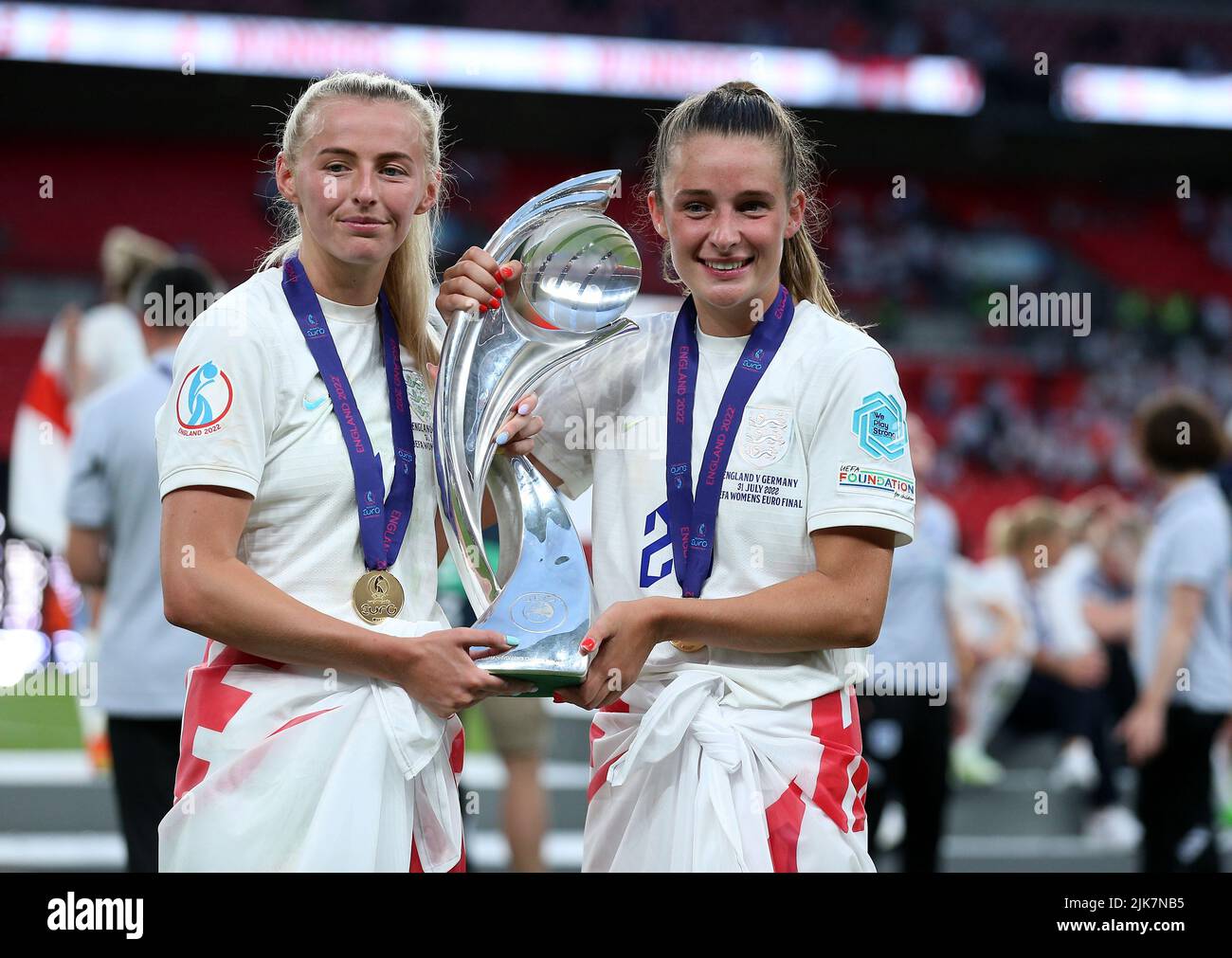 England's Chloe Kelly (left) and Ella Toone celebrate with the trophy ...