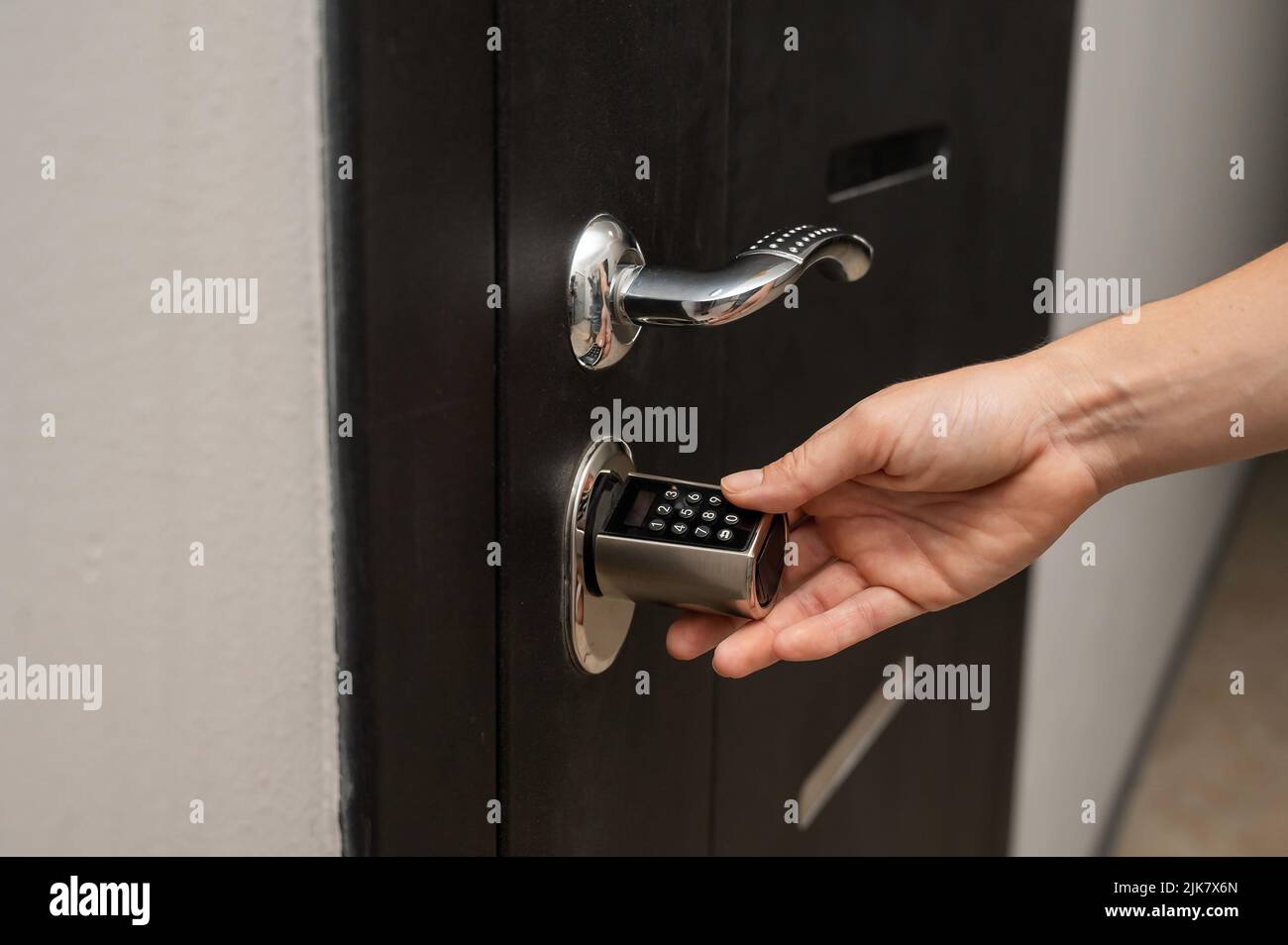 Automatic door opens hi-res stock photography and images - Alamy
