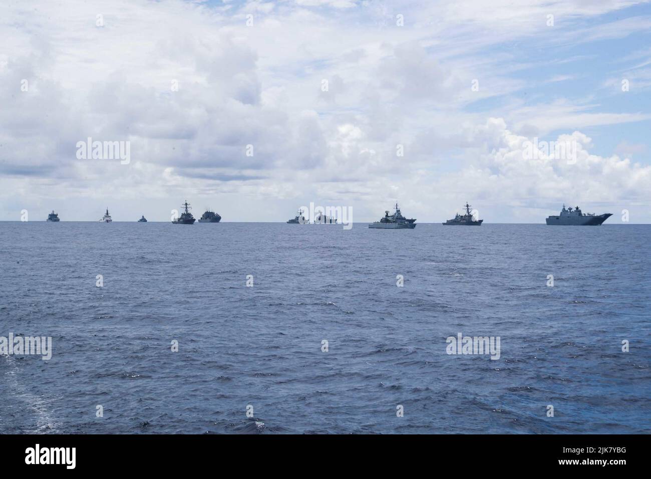 PACIFIC OCEAN (July 28, 2022) Ships sail in formation during Exercise ...
