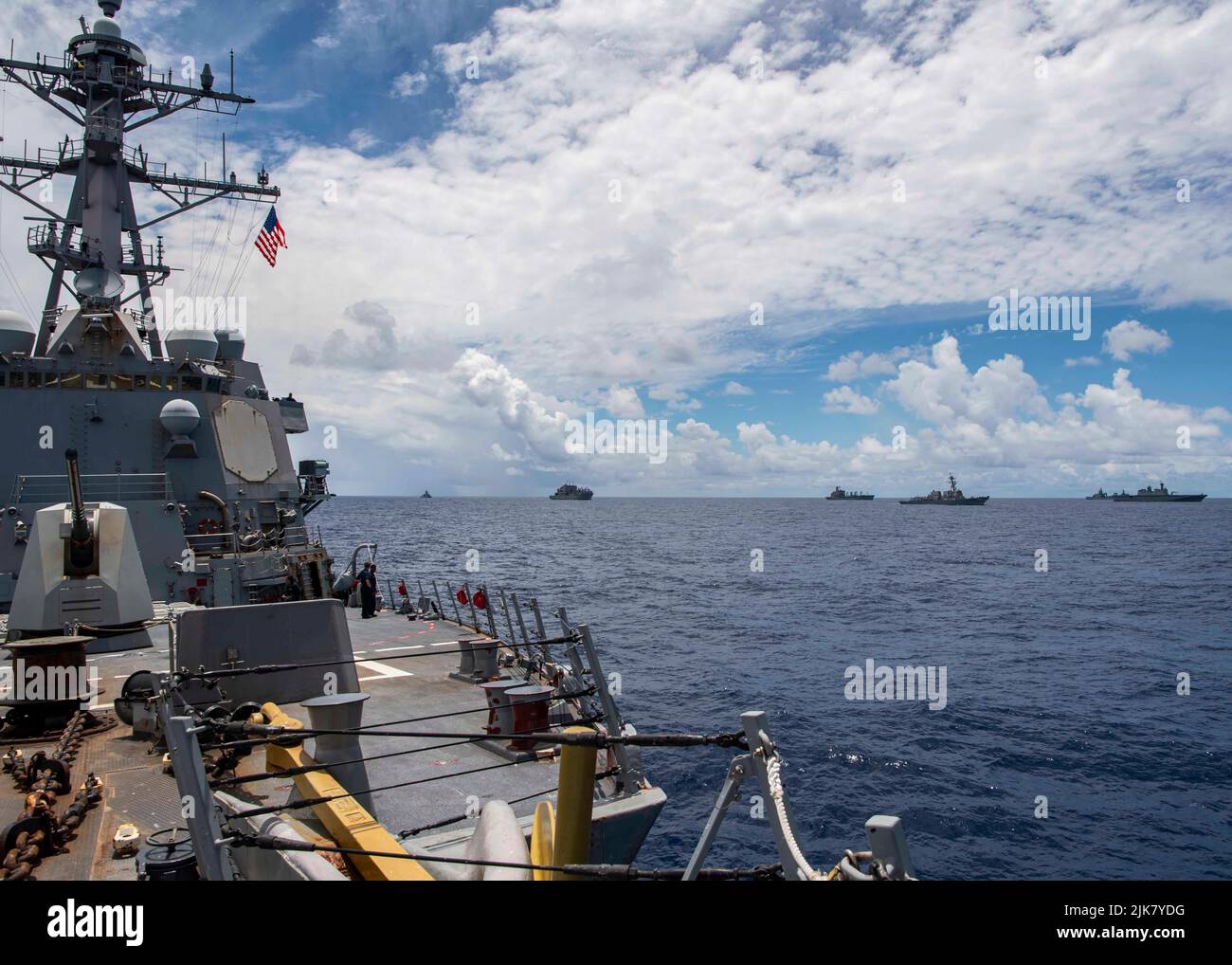 PACIFIC OCEAN (July 28, 2022) Arleigh Burke guided-missile destroyer ...