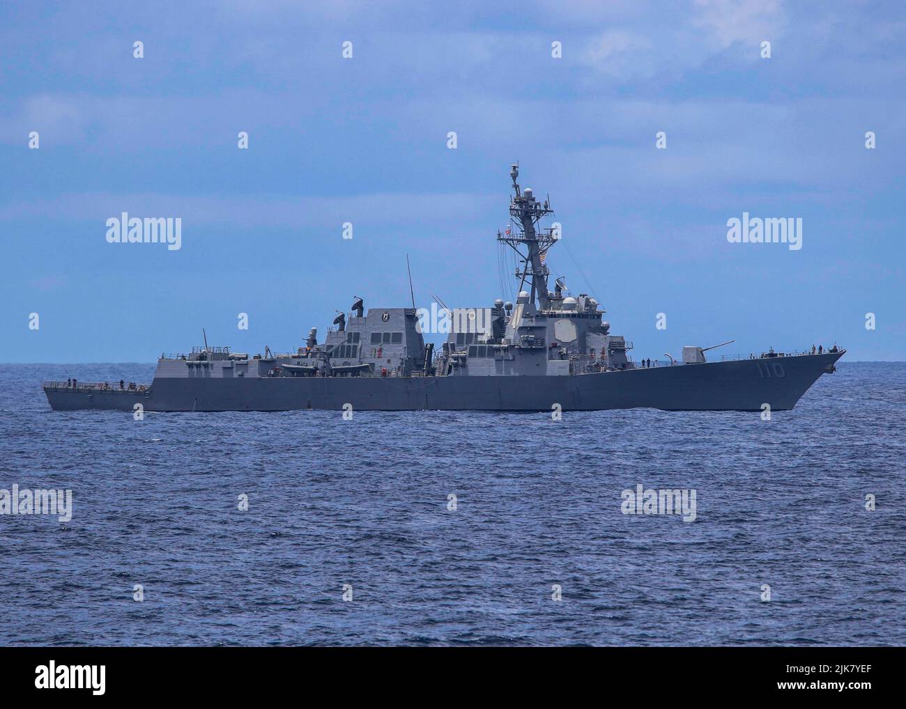 Uss william p lawrence ddg 110 hi-res stock photography and images - Alamy