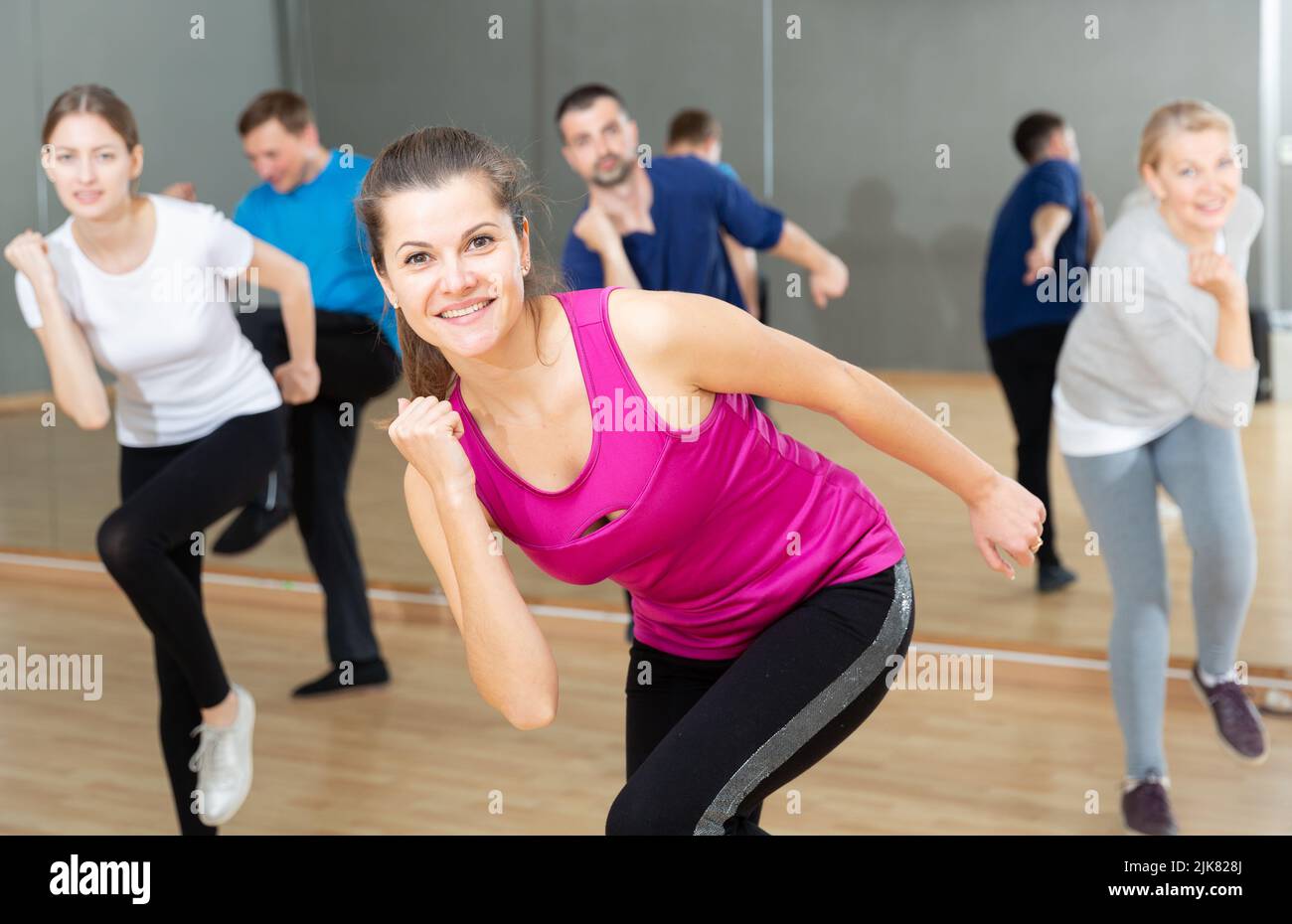 Group dance class hi-res stock photography and images - Alamy