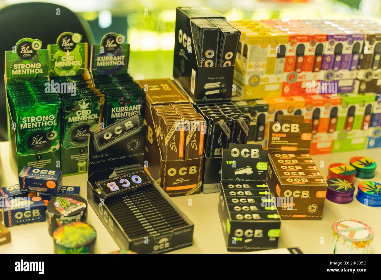 Rolling papers hi-res stock photography and images - Alamy