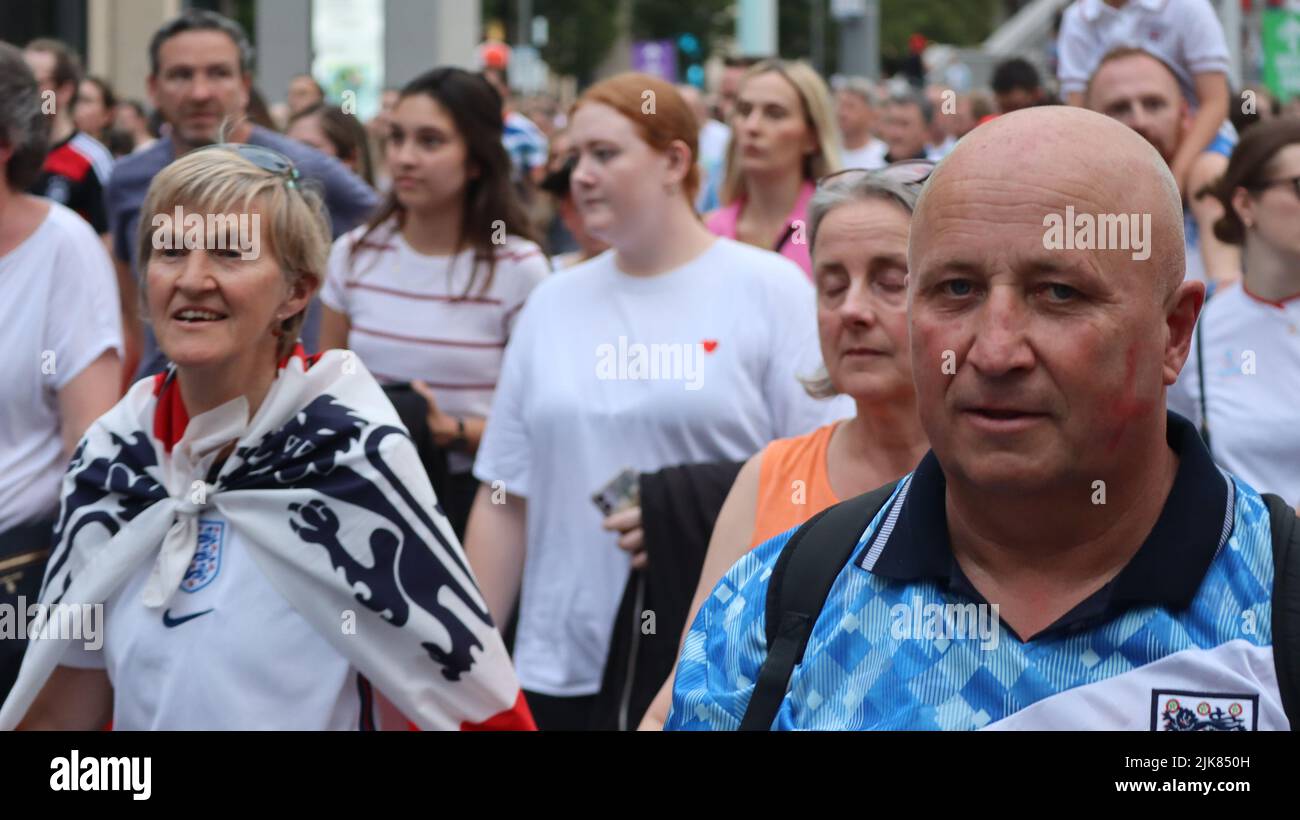 Lionesses fan at wembley hi-res stock photography and images - Alamy