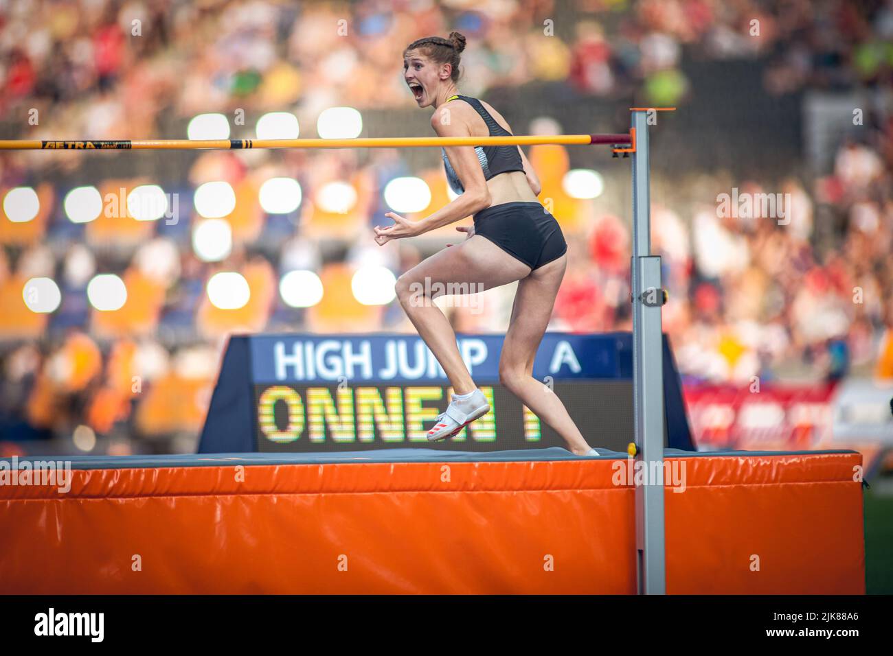 Sport athletics sport high jump celebrating hi-res stock photography ...