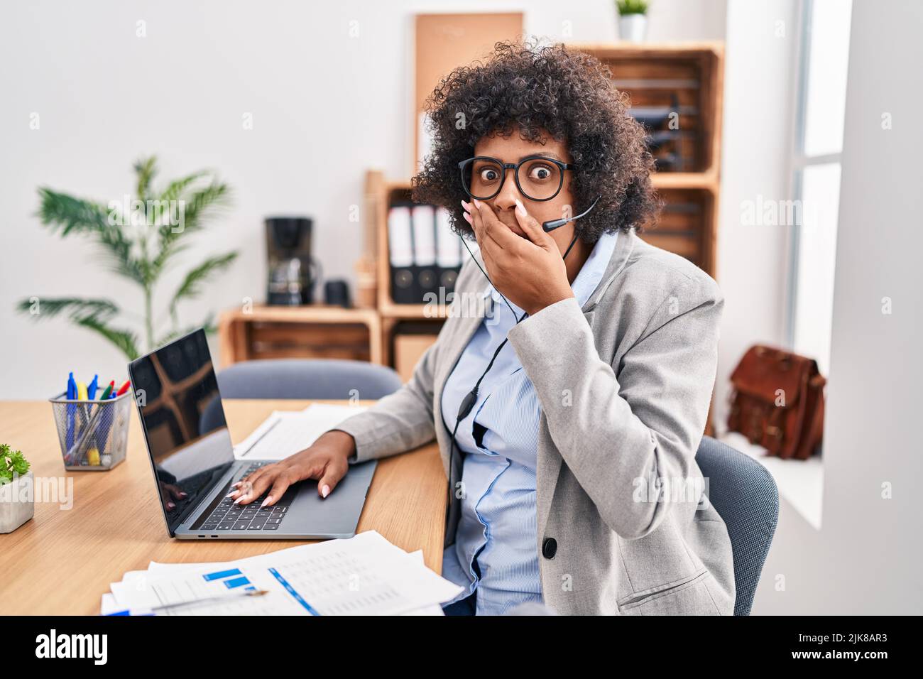 Woman secret agent laptop hi-res stock photography and images - Alamy