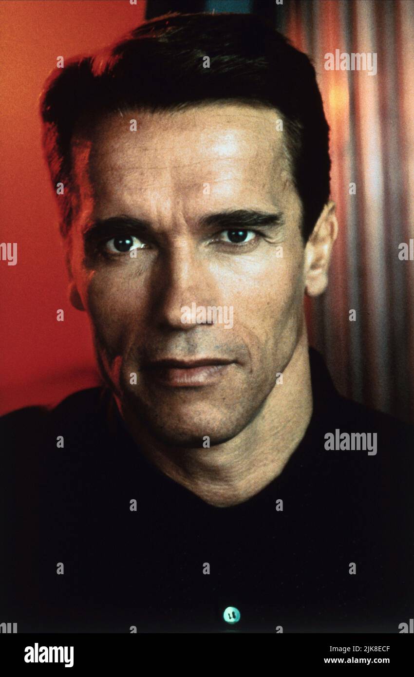 Arnold Schwarzenegger Film: Total Recall (USA 1990) Characters: Douglas ...