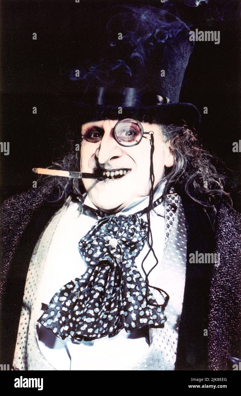 Batman returns 1992 danny devito hi-res stock photography and images ...