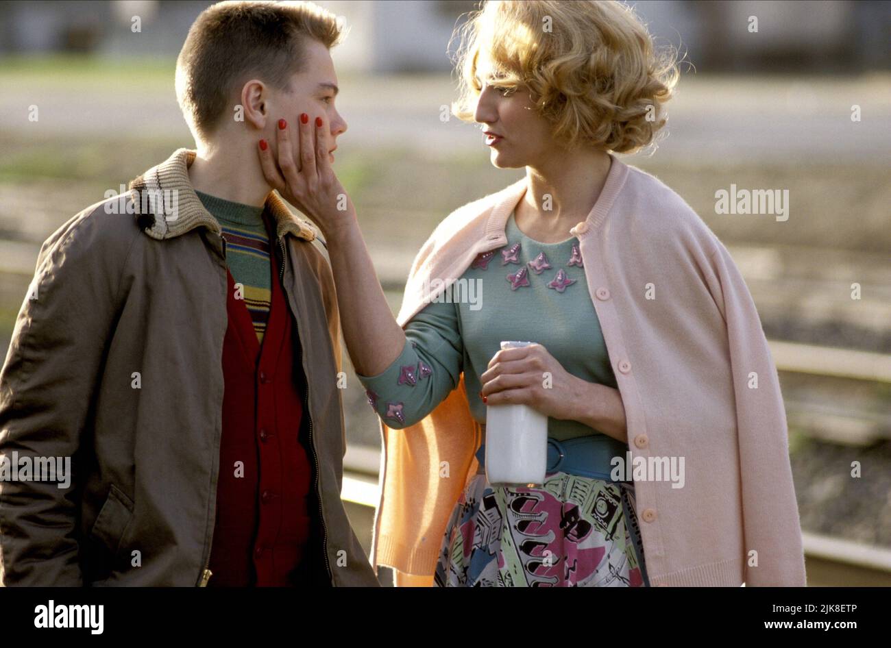 Leonardo Dicaprio & Ellen Barkin Film: This Boy'S Life (USA 1993 ...