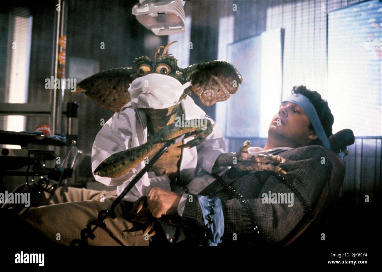 Zach Galligan & Gremlin Daffy Film Gremlins 2: The New Batch (USA 1990 ...