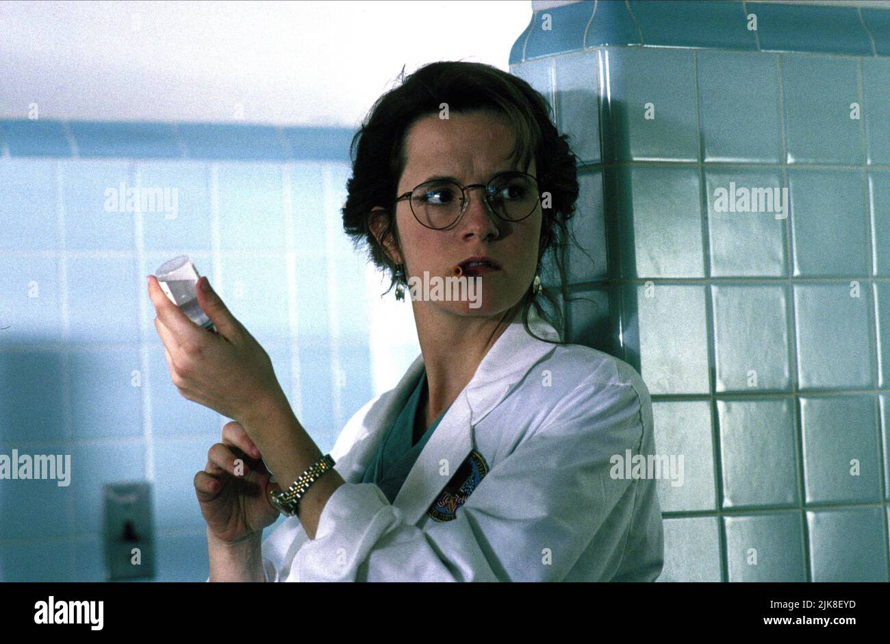 Lea Thompson Film Article 99 (USA 1992) Characters: Dr. Robin Van Dorn ...