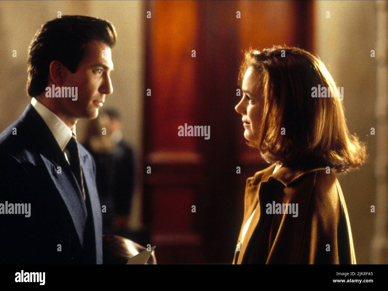 Dylan Mcdermott & Elizabeth Perkins Film Miracle On 34th Street (1994 ...